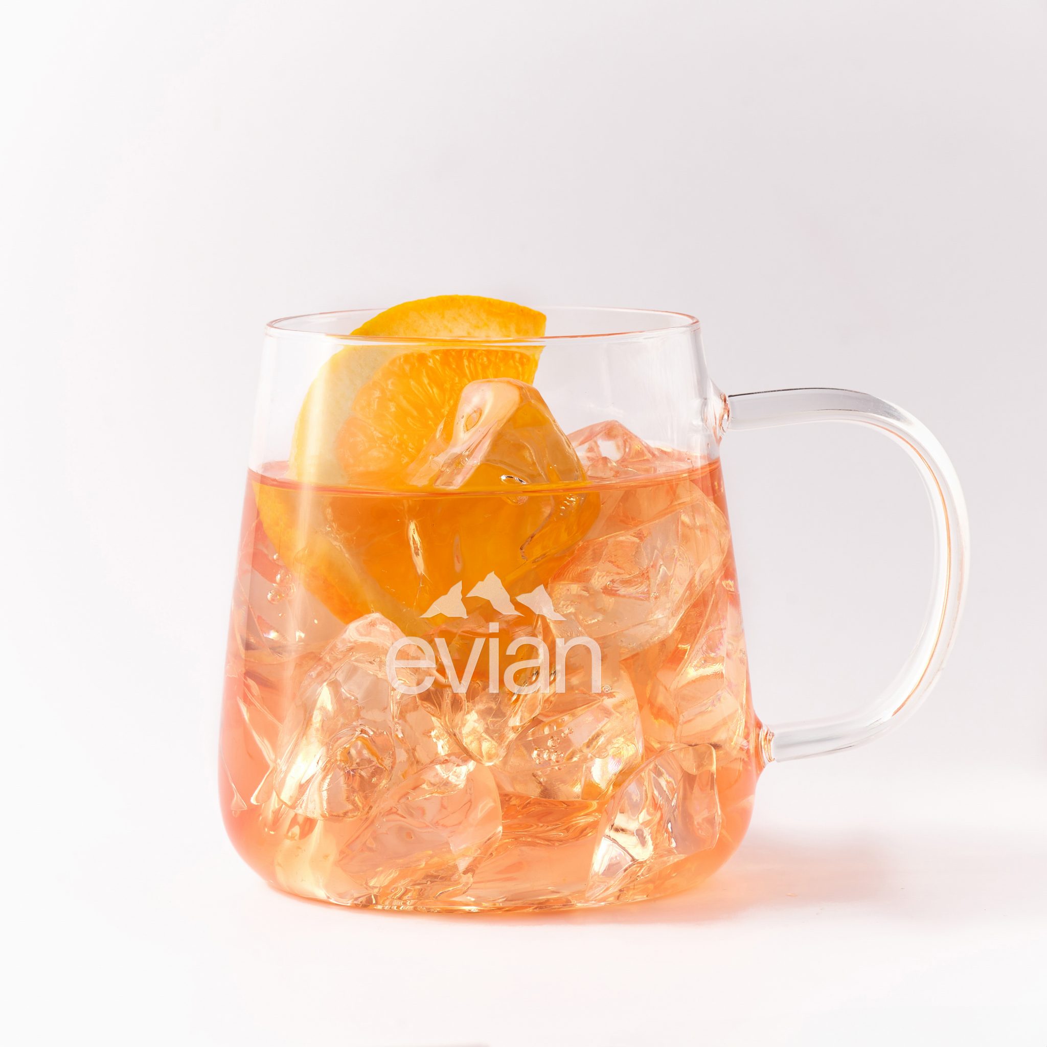 エビアンの世界観を味わうコラボカフェが7月25日(金)より期間限定オープン！ | ニュースルーム | 伊藤園 企業情報サイト