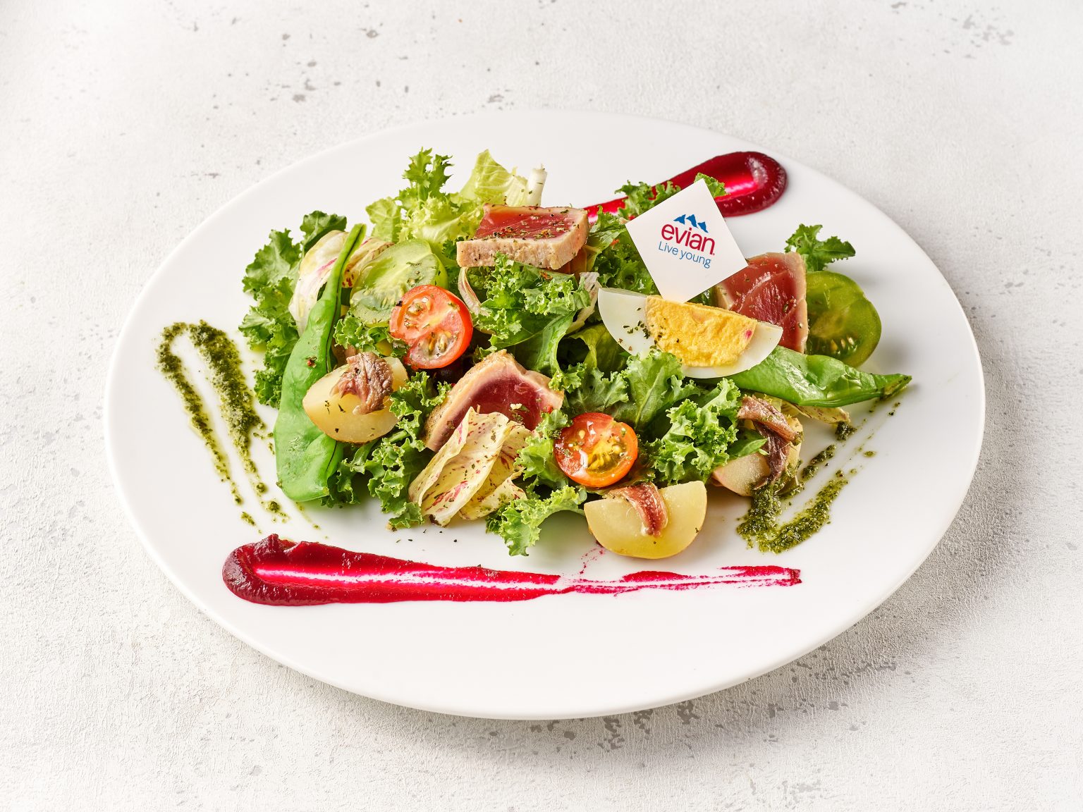 エビアンの世界観を味わうコラボカフェが7月25日(金)より期間限定オープン！ | ニュースルーム | 伊藤園 企業情報サイト